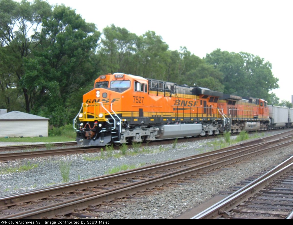 BNSF 7527 & 5180